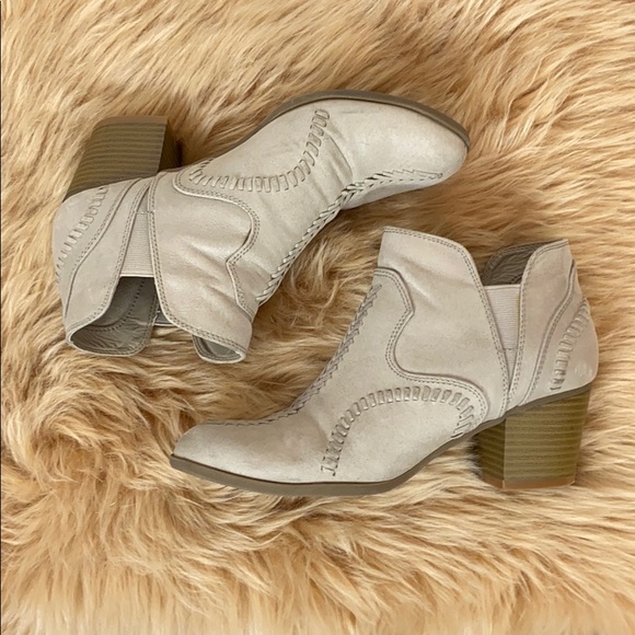 Indigo Road | Shoes | Indigo Rd Whipstitch Ankle Bootie | Poshmark